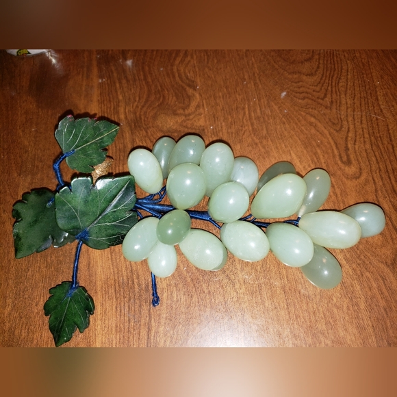 Accents | Vintage Cluster Of Stone Grapes Made By The People Of The ...